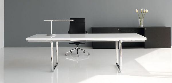 שולחן עבודה קלאסי: ריהוט משרדי איטלקי מסורתי